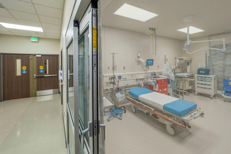 Hospital Doors: specifications, types, and their purpose